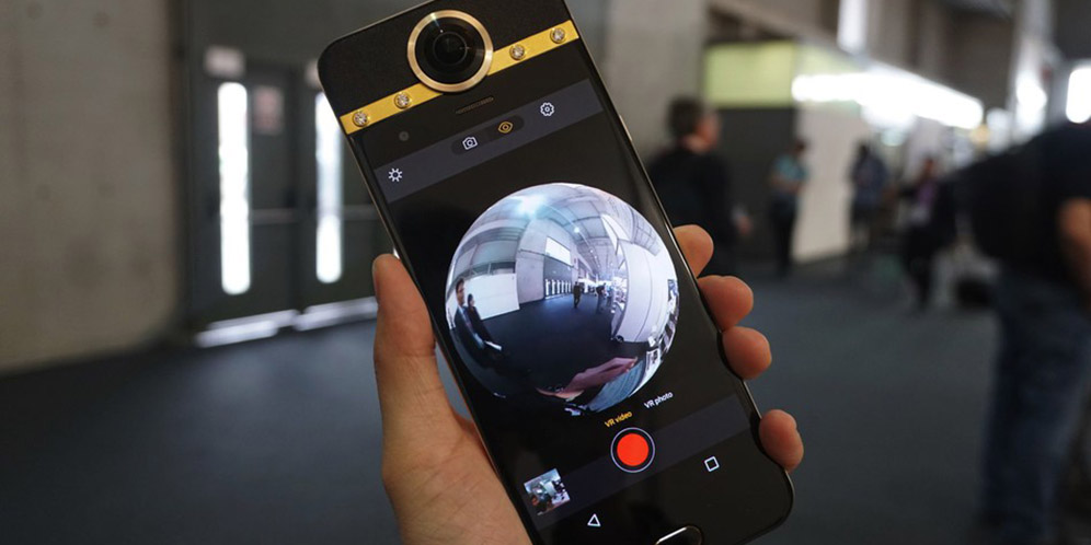 Handphone dengan Kamera 360 Ini Bentuknya Aneh Banget | LAzone.id