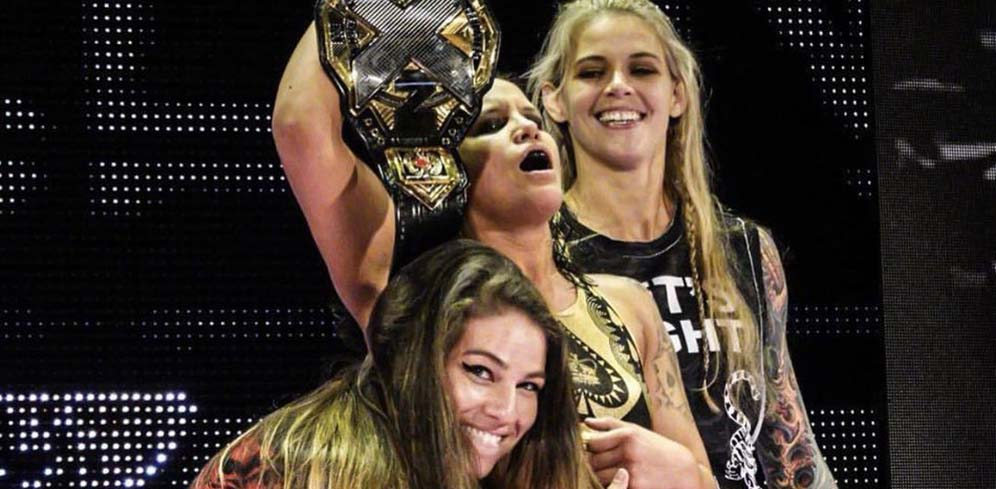 Ronda Rousey Patah Tangan Dihajar Becky Lynch | LAzone.id