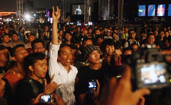 Jokowi Membaur Di Venue Java Rockin Land 2013?! | LAzone.id