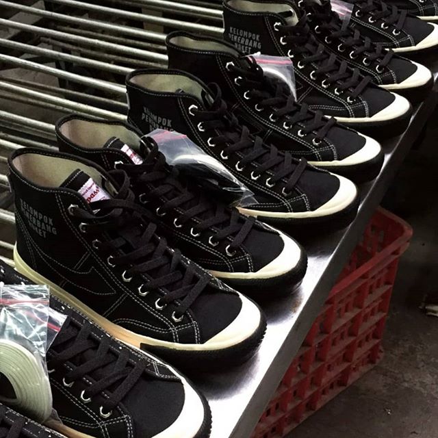 Kisah dan Fakta Menarik Sneakers Compass | LAzone.id