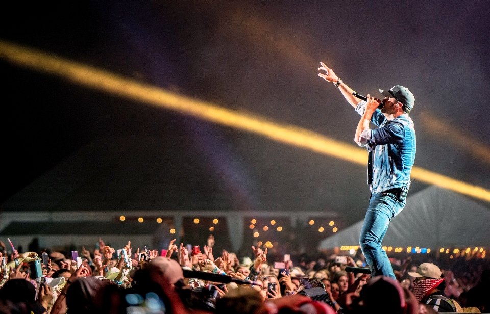 4 Musisi Ini Benci Jika Ada yang Main Hp di Konser Mereka | LAzone.id